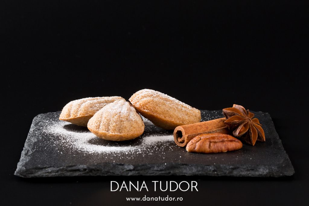 Madeleines cu nuci pecan si condimente - DANA TUDOR Love to Cook